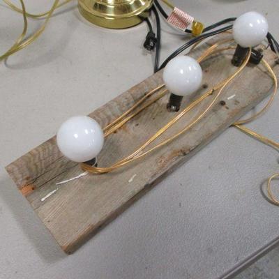 Lot 73 - Desk Lamps & Wall Lamp | EstateSales.org