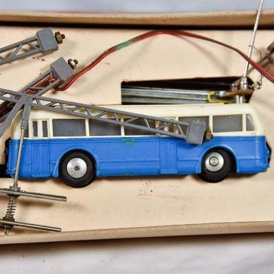 Lot 268: Vintage Aristo-Craft HO Scale Trolley Bus System | EstateSales.org