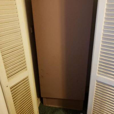 Treadlock Security Chest Gun Safe, model 601 | EstateSales.org