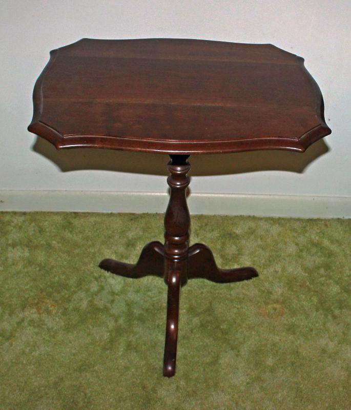 Lot 424: Reproduction Side table | EstateSales.org