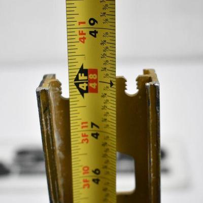 4 Foot Level | EstateSales.org