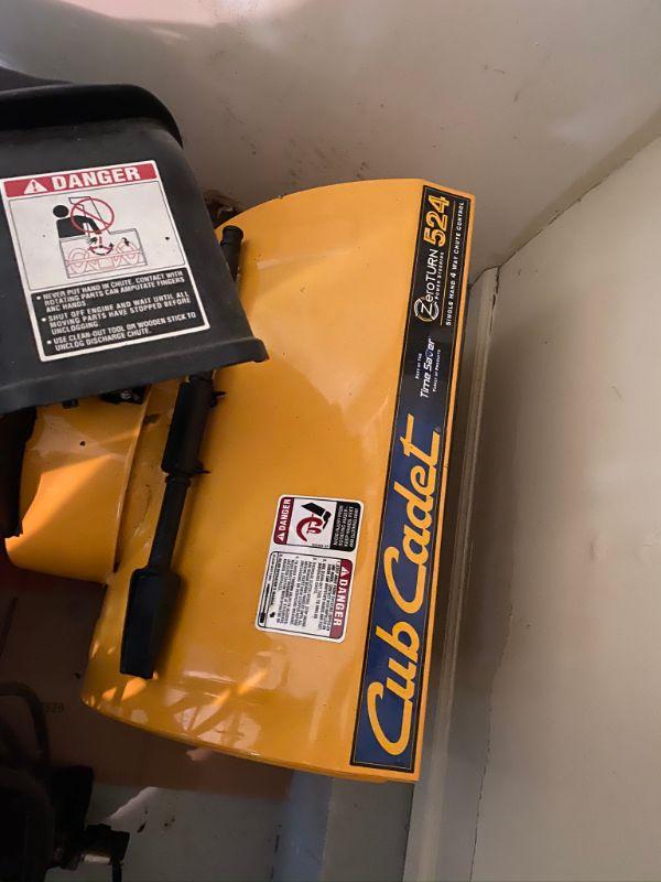 Cub Cadet Snowblower 524 | EstateSales.org