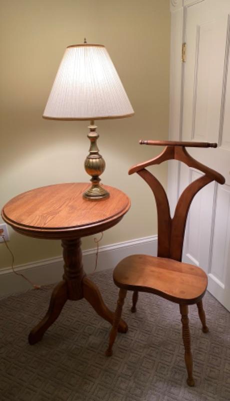 Lot # 133 Table, Lamp, Valet Stool | EstateSales.org