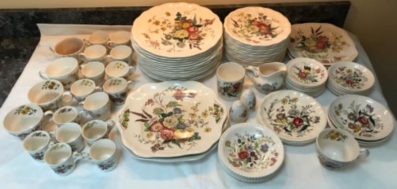Lot # 211 Copeland Spode China 84 pc Set | EstateSales.org