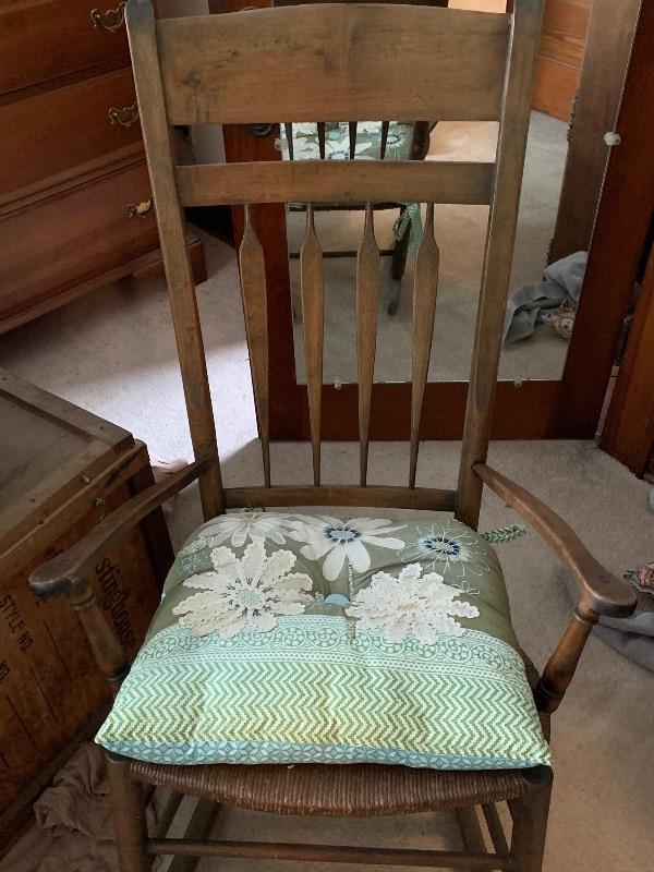 Rustic farmhouse rocker | EstateSales.org