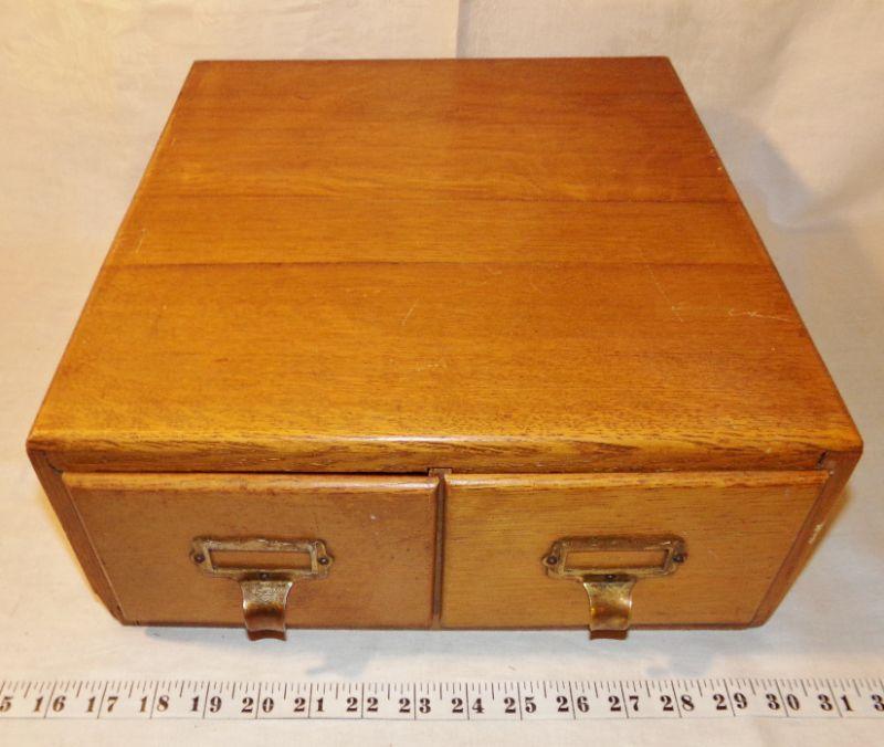 LOT 162 WOODEN INDEX FILE BOX | EstateSales.org
