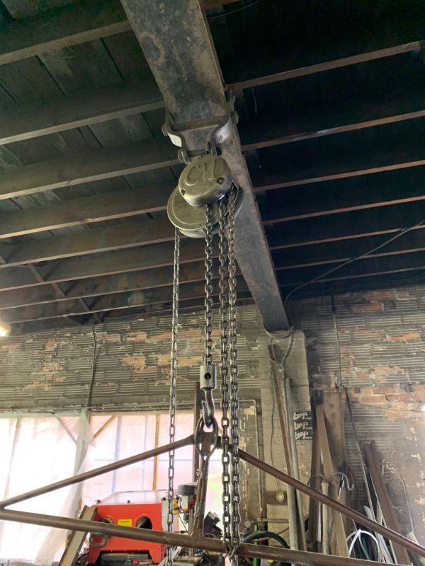 Chain, pully, hoist / engine puller | EstateSales.org
