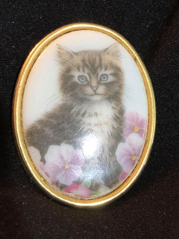 Enamel Cat Pin | EstateSales.org