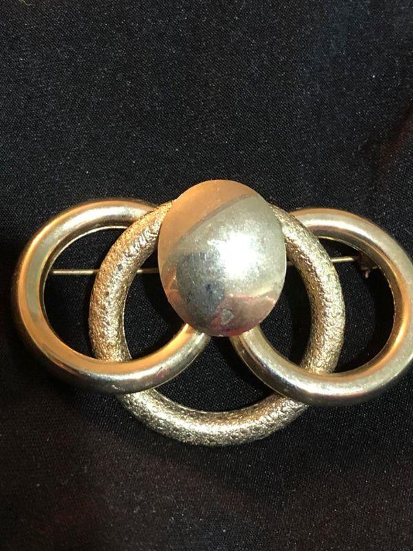 Inner Looped Brooch | EstateSales.org