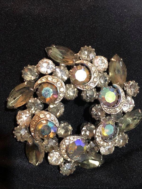 Vintage Weiss Baby Blue Rhinestone Brooch | EstateSales.org