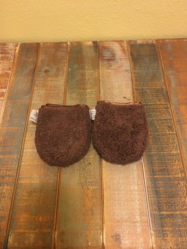 4 Microfiber Hand Mitts for Body Treatment | EstateSales.org
