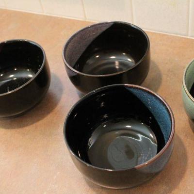 (4) Matching Colorful Design Ceramic Bowls | EstateSales.org