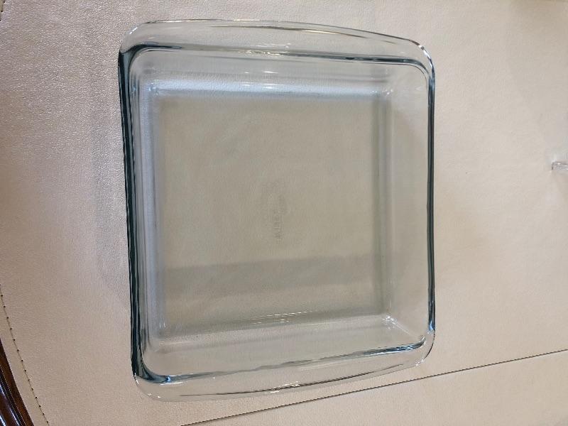 Pyrex square glass pan new | EstateSales.org