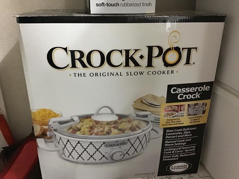 Crock pot in box | EstateSales.org