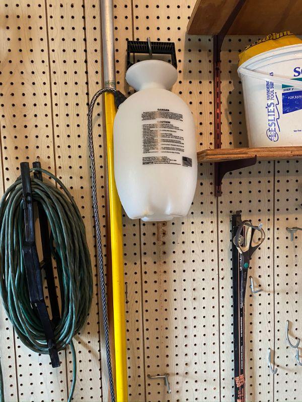 Handheld Bug Sprayer | EstateSales.org