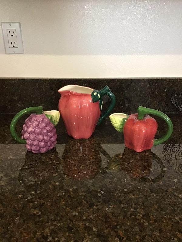 Fruit pitcher set | EstateSales.org