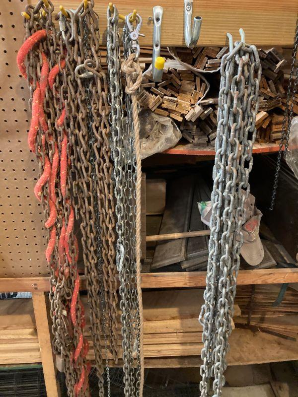 Lot of chains | EstateSales.org