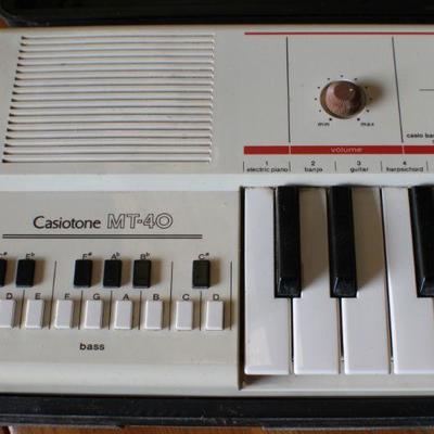 Lot #56: Vintage Casio™ MT-40 Electronic Keyboard in Original Hard ...