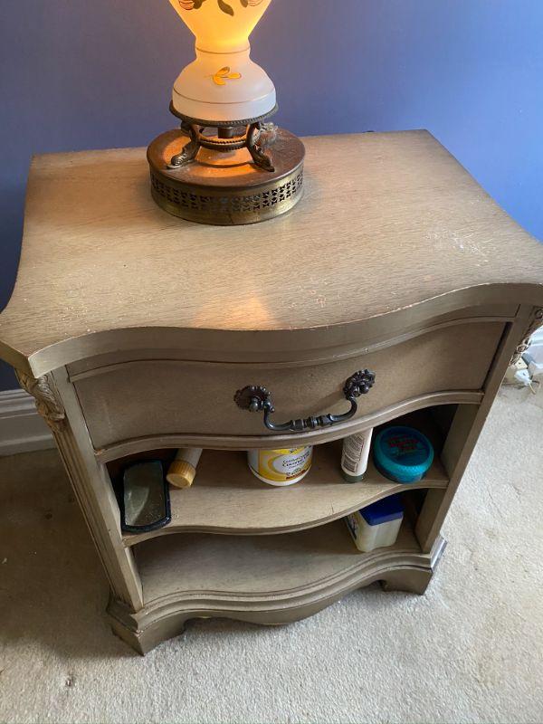 Unique Night Stand | EstateSales.org
