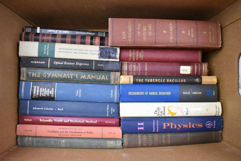 18 Vintage Textbooks | EstateSales.org