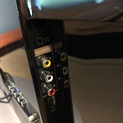 Lot H13: Vizio E260VA 26 inch HDTV HDMI | EstateSales.org