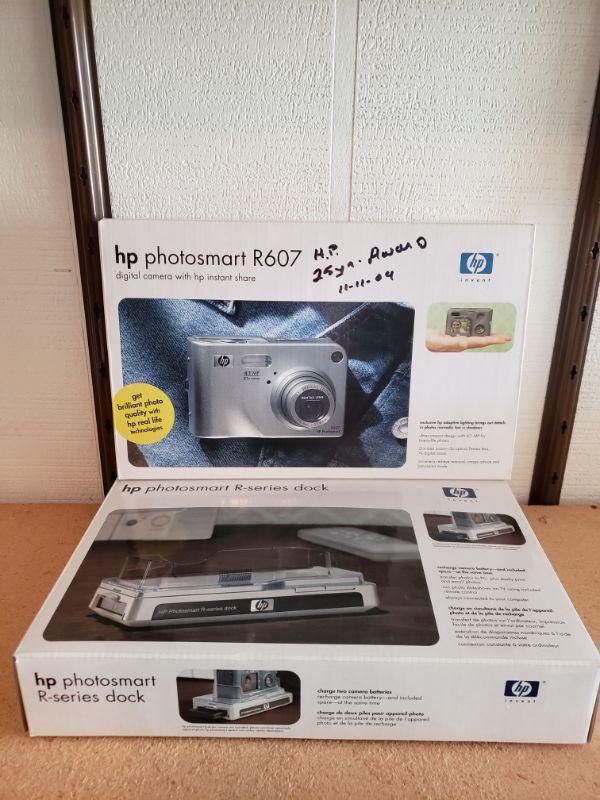 Lot 61: HP Photosmart R607 Camera & Dock | EstateSales.org