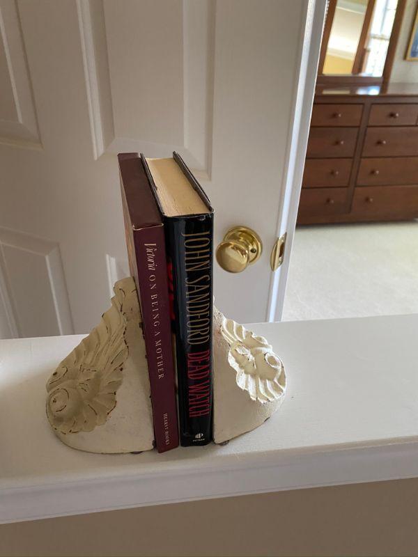 Book Ends | EstateSales.org