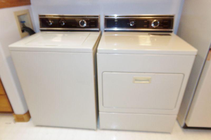 LOT 49 KITCHEN AID WASHER AND DRYER | EstateSales.org