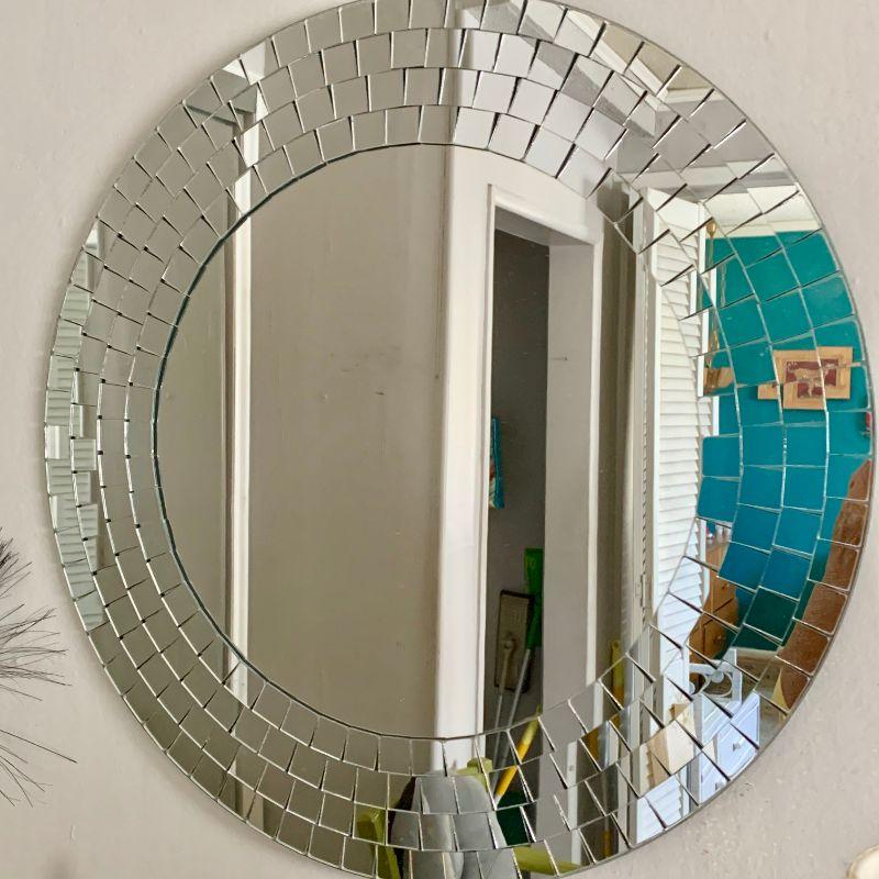 LOT 60 ROUND MIRROR | EstateSales.org
