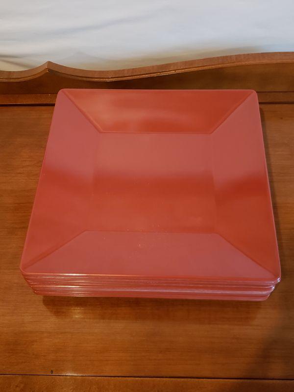 Lot 75: Red Square Plastic Plates (10) | EstateSales.org