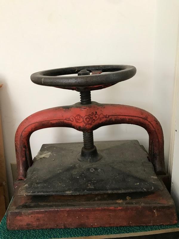Lot # 1231 Antique Hand Crank Press | EstateSales.org