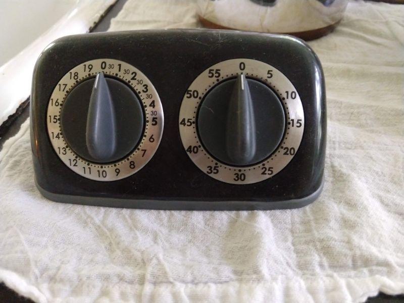 Bakelite kitchen timer | EstateSales.org