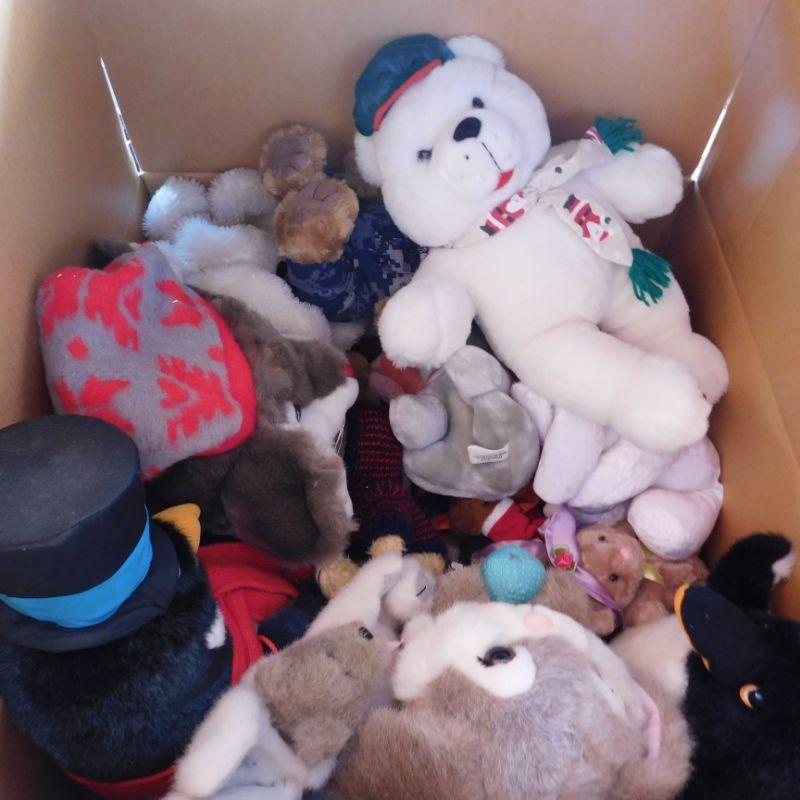 Lot 431 box of plush animals | EstateSales.org