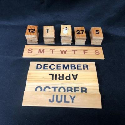 Wood Slat Calendar | EstateSales.org