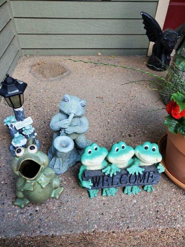 LOT 119. FROG YARD ART | EstateSales.org