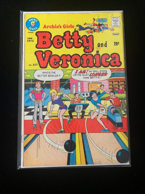 Lot: 22 Archie Series Comics: No. 217 JAN 1974 | EstateSales.org