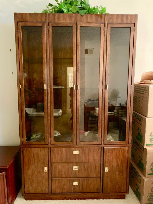 6 VINTAGE DREXEL LIGHTED CHINA CABINET 4 GLASS DOORS CLEAN LINES EstateSales