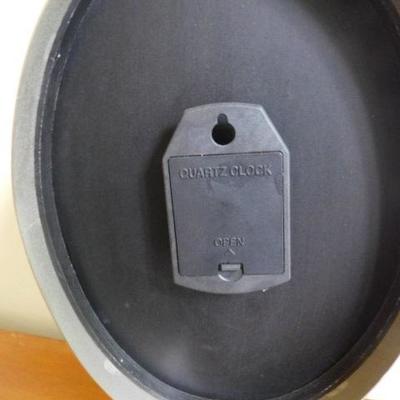 Colmore Clock Company Mantle Clock Battery Operated 14" | EstateSales.org