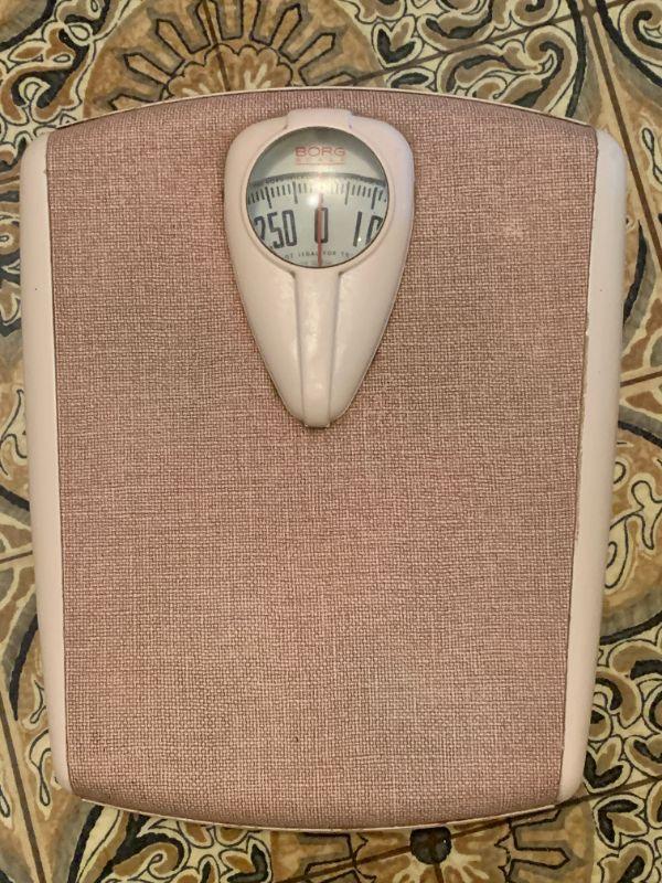 #219 VINTAGE BATHROOM SCALE | EstateSales.org