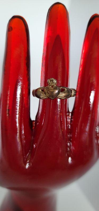 JW39 VINTAGE STERLING SILVER IRISH COLADA RING | EstateSales.org