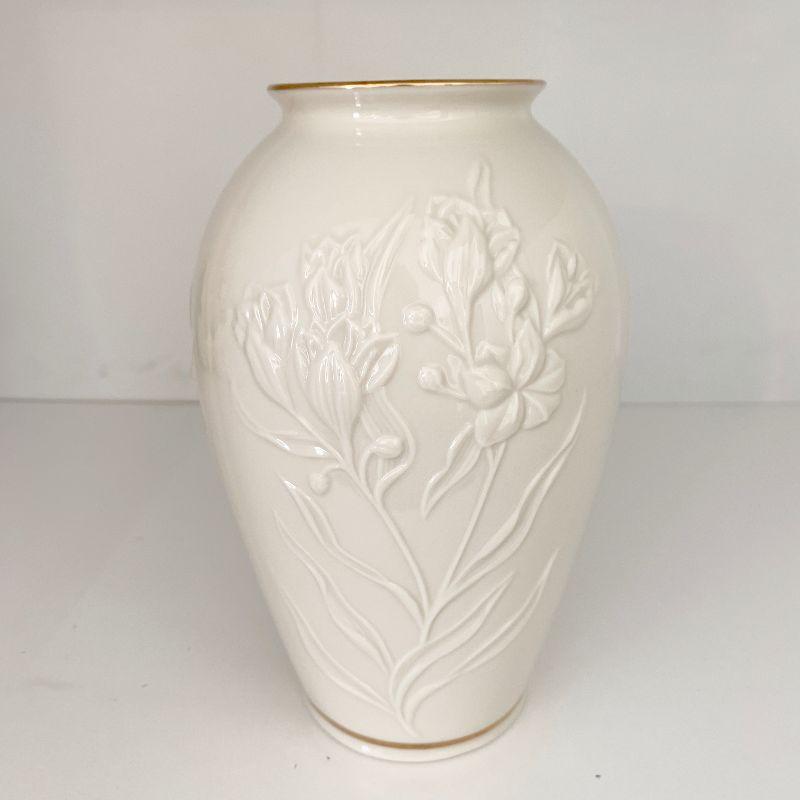 #287 LENOX FLOWER VASE | EstateSales.org