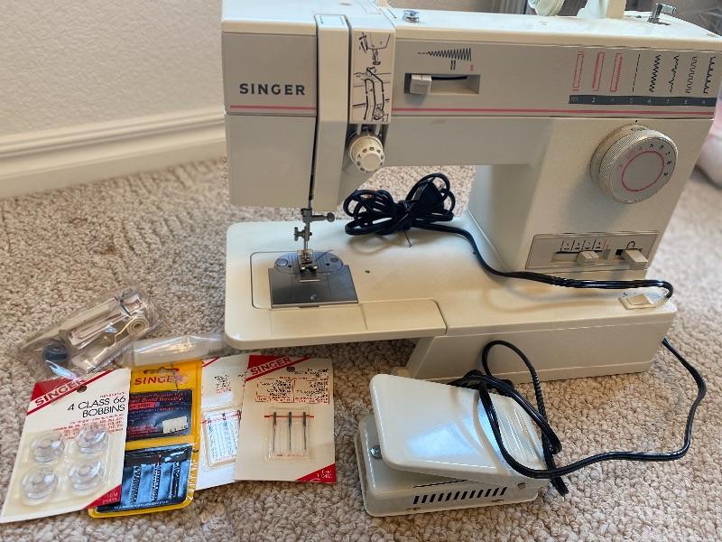 Singer sewing machine original box | EstateSales.org