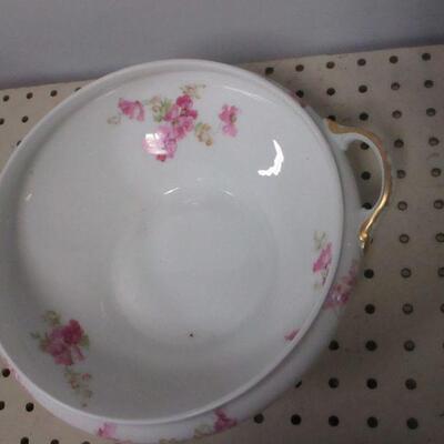 Lot 65 - Porcelain Chinaware | EstateSales.org