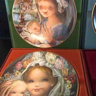 L206: vintage Jerrandir Mother and Child Plates by Juan Ferrandiz ...