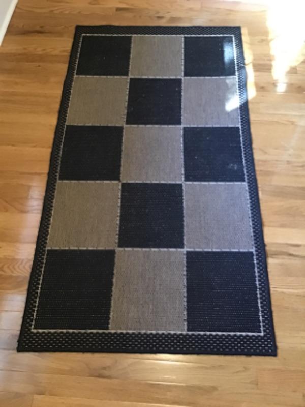 655 Black & Tan Area Rug | EstateSales.org