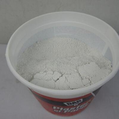 Plaster of Paris Dry Mix - Mostly Full as Pictured | EstateSales.org