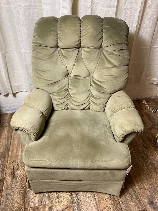 Lot # 70 -Olive Tufted Swivel Rocker | EstateSales.org