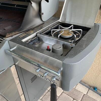 Weber Natural Gas line Outdoor Grill | EstateSales.org