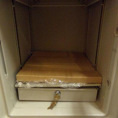 LOT 300 SENTRY 2260 FIREPROOF EXECUTIVE MODEL | EstateSales.org