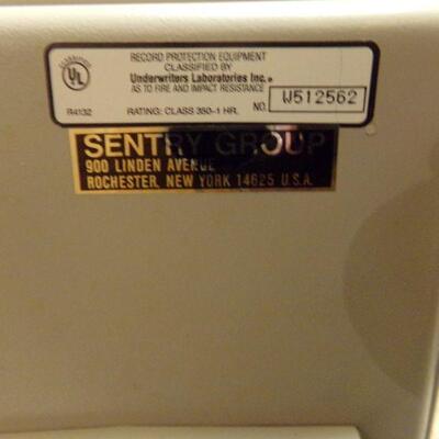 LOT 300 SENTRY 2260 FIREPROOF EXECUTIVE MODEL | EstateSales.org